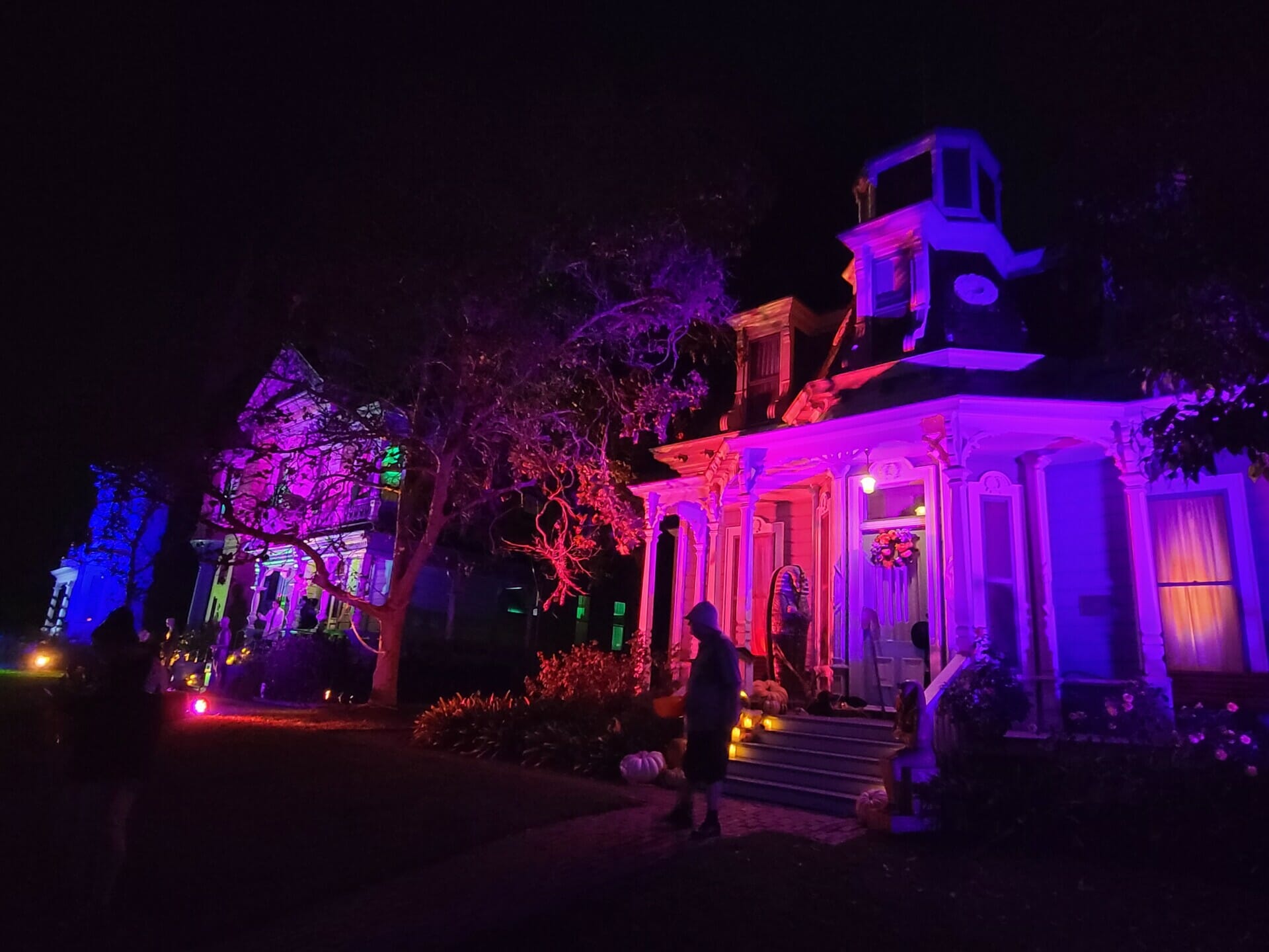 Cemetery Lane: Trick-or-Treat at Real Haunted Houses - Socalthrills.com