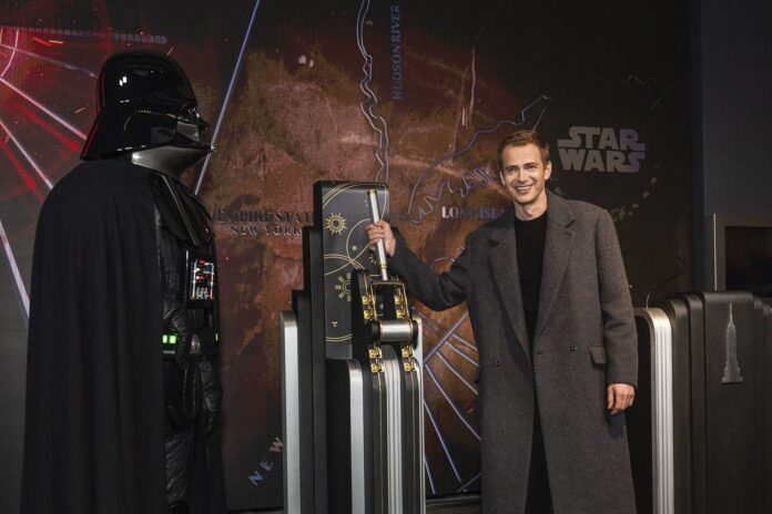 Vader Arrives in NYC: Empire State Building Hosts Epic Star Wars Event ...