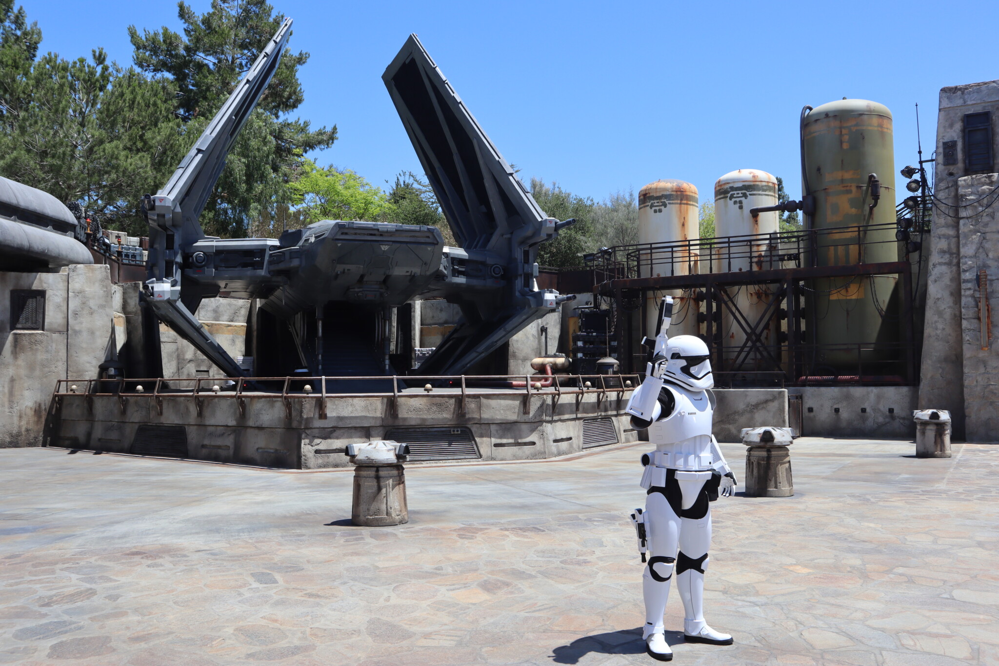 The Magic of Disney Cast Members and Star Wars: Galaxy's Edge ...
